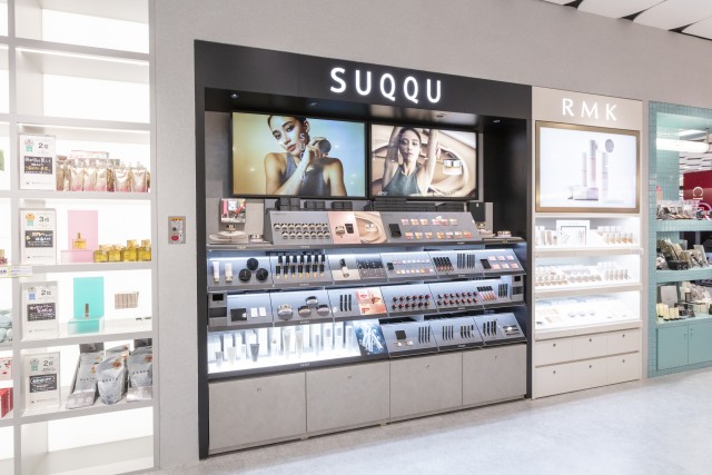 【無料サンプルの自販機も登場】関西初の旗艦店「@cosme OSAKA」が「ルクア イーレ」にオープン！