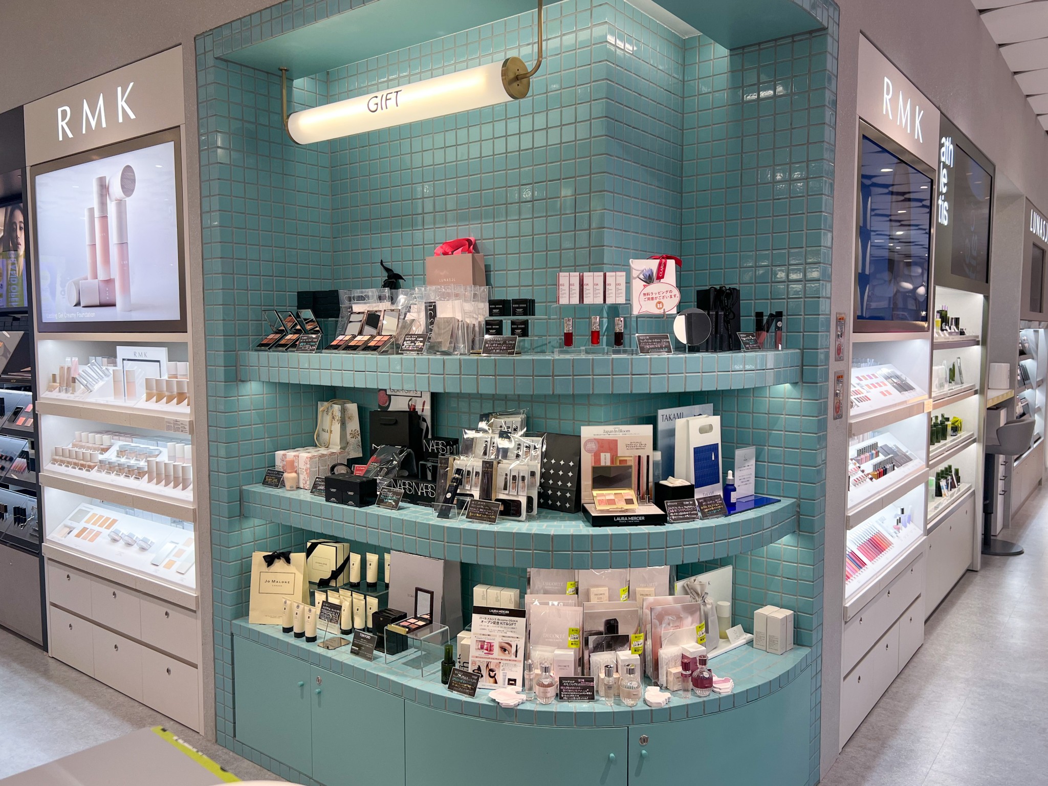 【関西初】まるでコスメのテーマパーク！ 大阪・梅田にオープンした 「@cosme OSAKA」潜入レポ