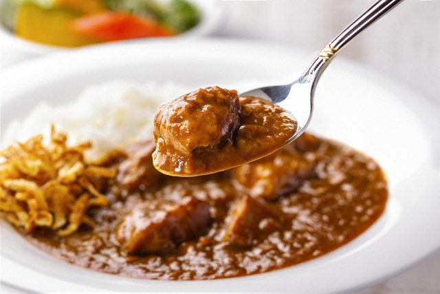 伝統の味を手軽に食べられる！「神戸ハイカレー」のレトルトパックが登場